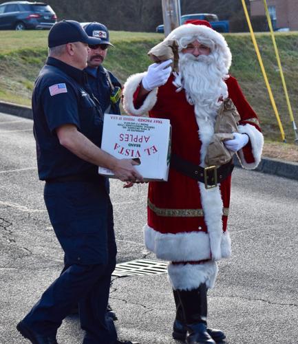 Santa Makes The Rounds With Greeneville Firefighters | Local News ...