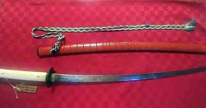 Couple discovers WWII Japanese sword souvenir is centuries old | News ...