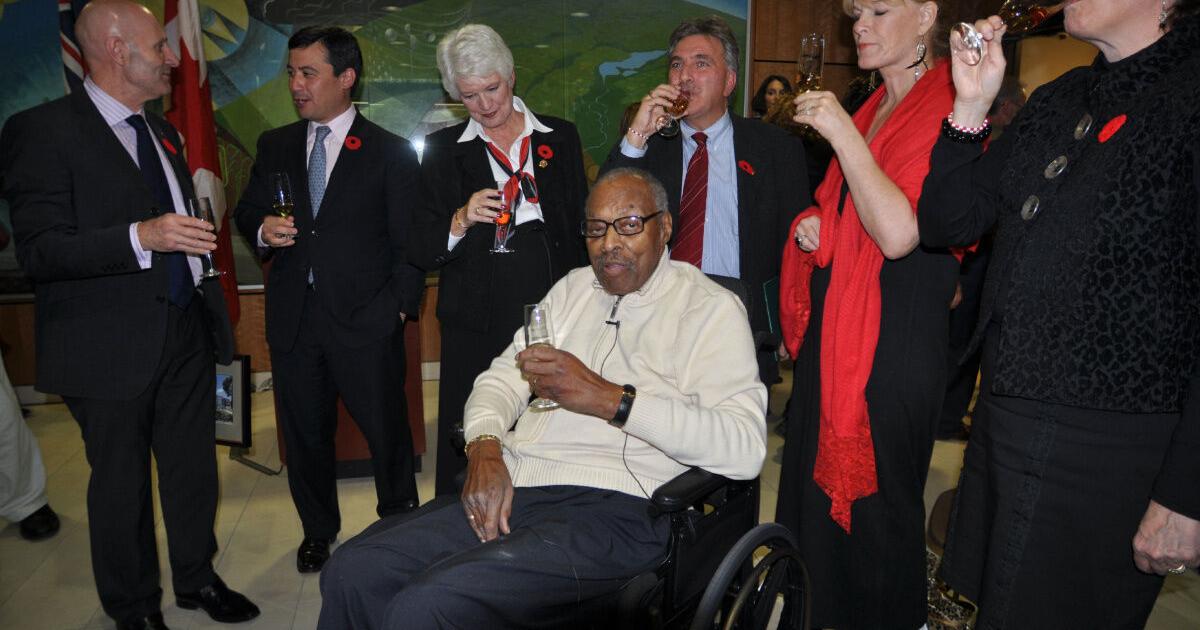 Lincoln Alexander lends a hand with opening of Alexander Hall at the ...