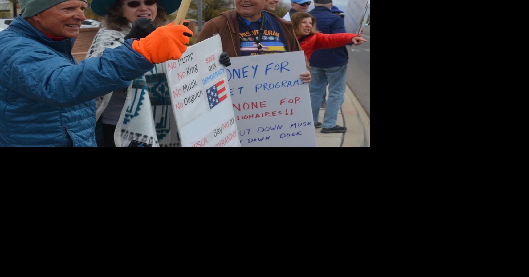 VIDEO: Street-corner rally focuses on veterans, Trump | Local News ...