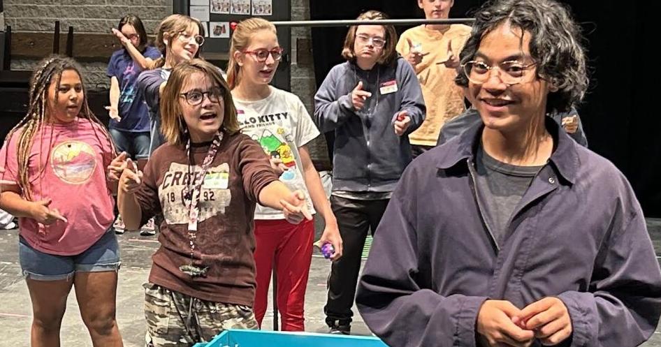 Round of applause: Former SUSD students star, guide kids in theater ...