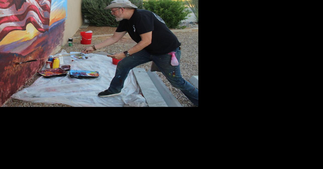 Drawing on the walls: Amado artist creates stunning Green Valley murals ...