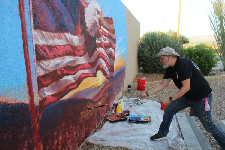 Drawing on the walls: Amado artist creates stunning Green Valley murals ...