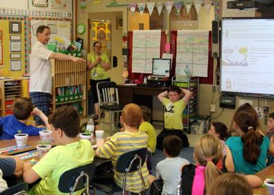 Students talk weather and water with visiting meteorologist Scott ...