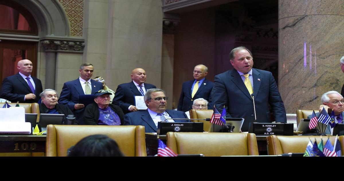 HAWLEY WELCOMES VETERANS FROM ‘THE GREATEST GENERATION’ TO ALBANY ...