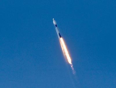 SpaceX Falcon 9 launches into clear skies Friday morning | Local News ...