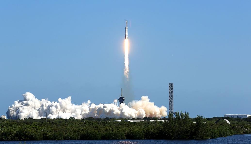 Sonic booms in store Monday morning with 1st SpaceX Falcon Heavy launch ...
