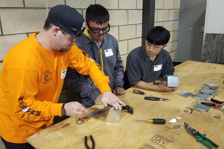 Selma High starts manufacturing class | Local News | Selma / Kingsburg ...