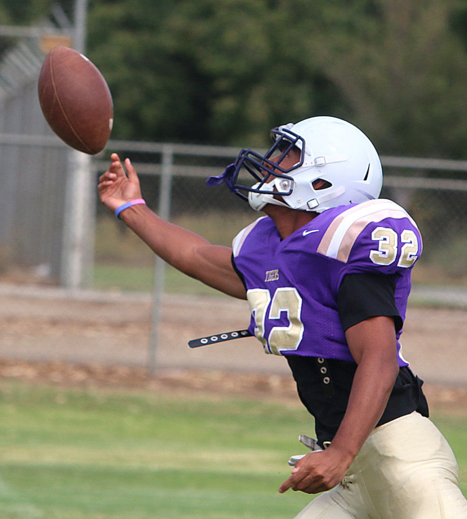 Lemoore football practice | Gallery | hanfordsentinel.com