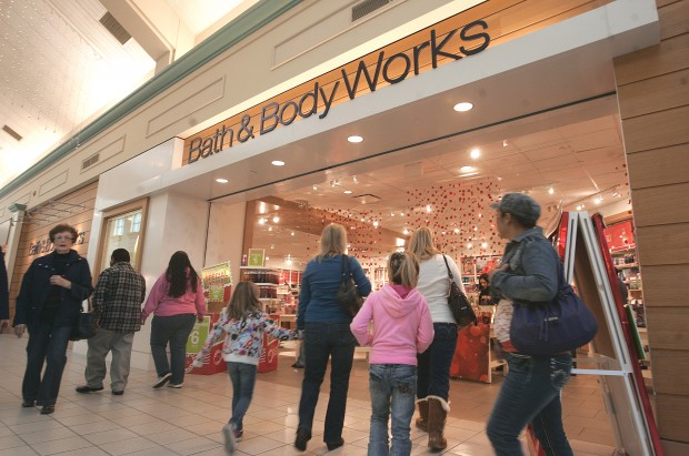 Last-minute shoppers fill mall | Local News | hanfordsentinel.com