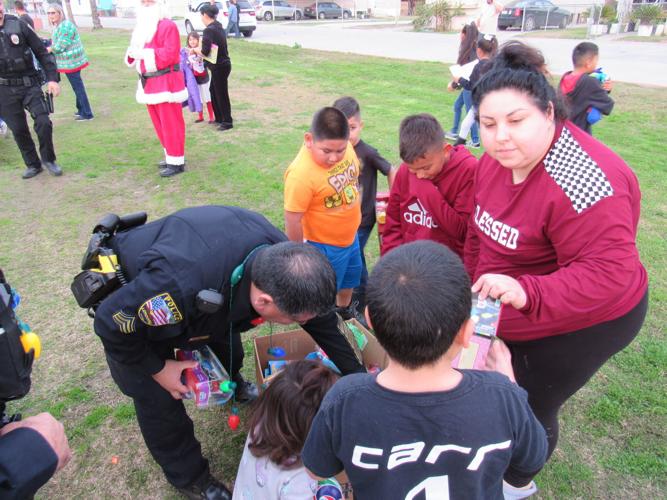 Santa gets a lift from Lemoore PD | Local News | hanfordsentinel.com
