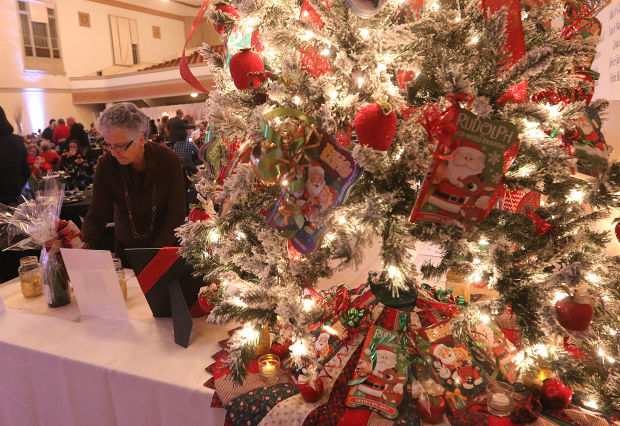 Hanford Chamber Tree Auction | Gallery | hanfordsentinel.com
