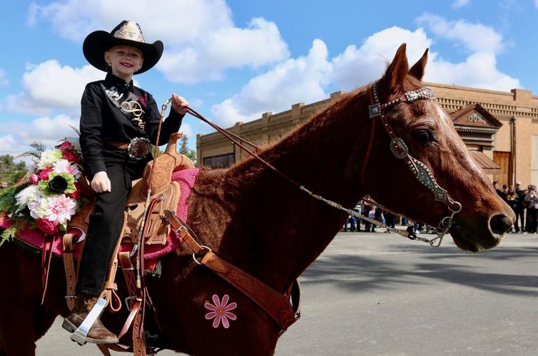 Rodeo rides into Laton | Sports | Selma / Kingsburg | hanfordsentinel.com