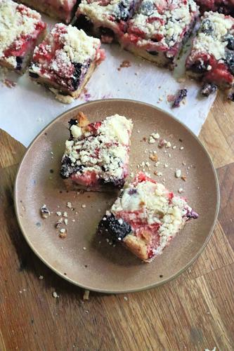 Gretchen's table: Summer berry bars with lemon glaze are easier than ...