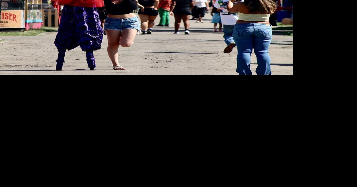 Midway lights up as Kings Fair opens | Photo | | hanfordsentinel.com