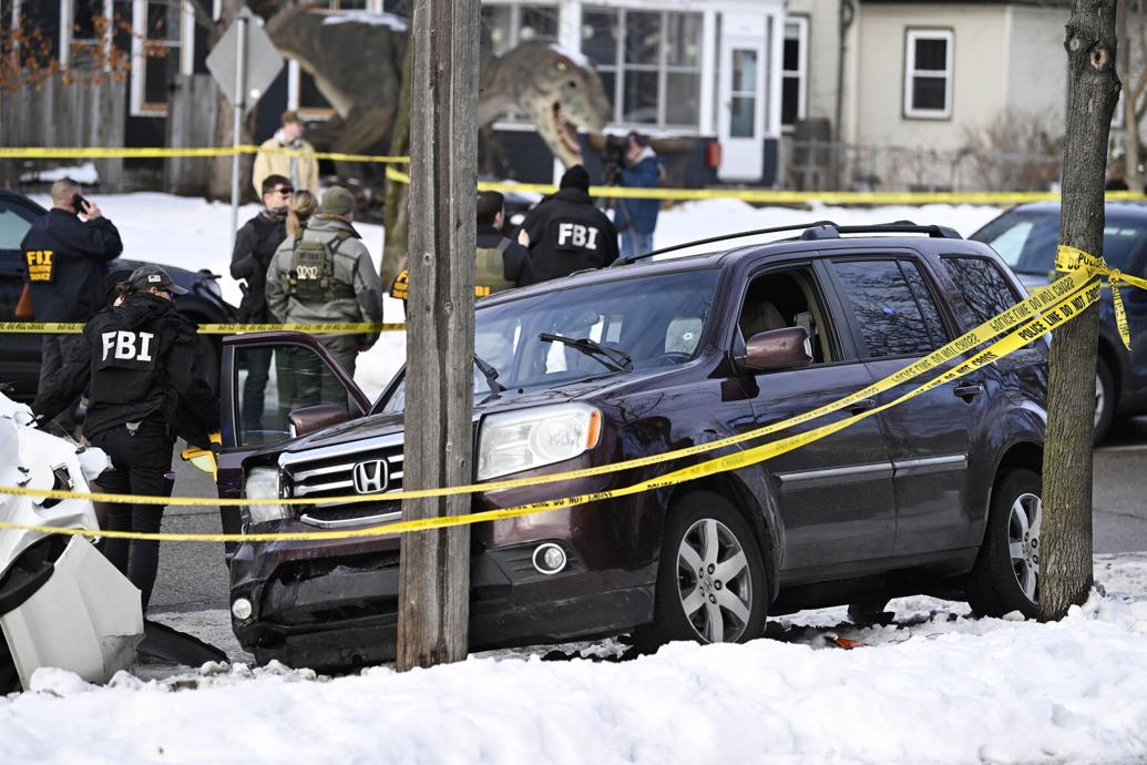 Star Tribune identifies ICE agent who fatally shot woman in Minneapolis ...