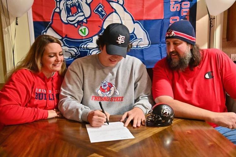 Hanford's Hayden Pulis signs with Bulldogs | Sports | Selma / Kingsburg ...