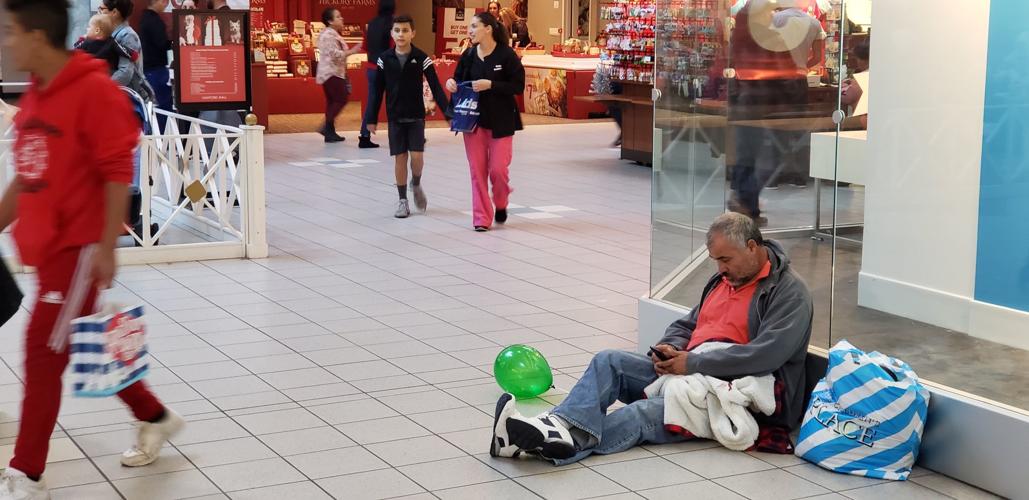 Shoppers pack Hanford Mall looking for deals | Local News ...