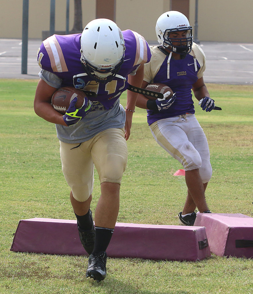 Lemoore football practice | Gallery | hanfordsentinel.com
