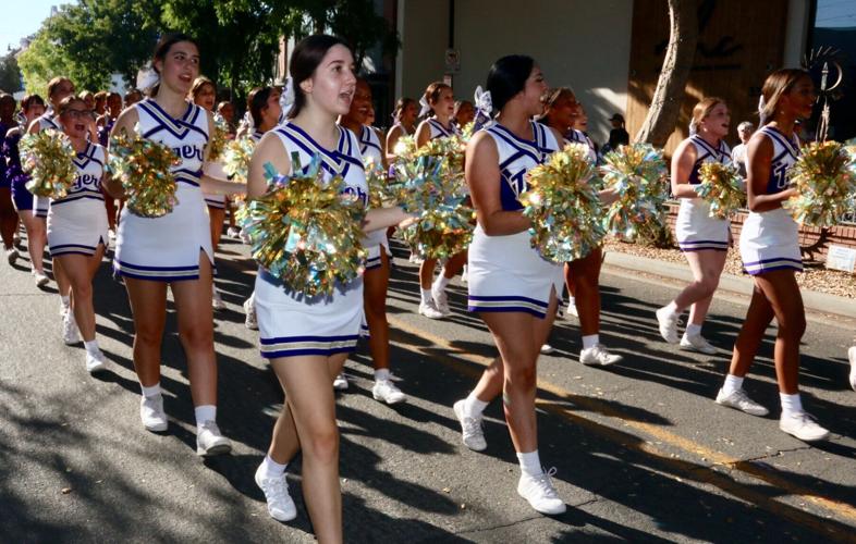 Lemoore homecoming parade boosts spirit before big game | Local News ...
