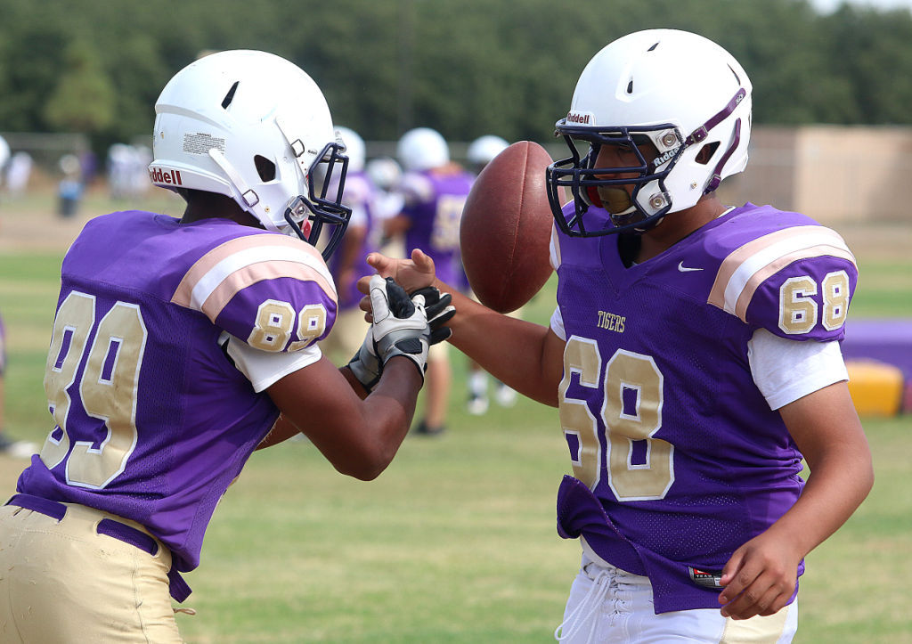 Lemoore football practice | Gallery | hanfordsentinel.com