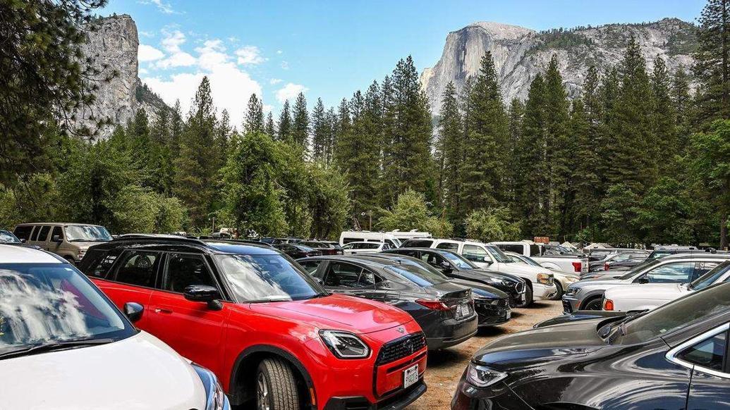Full parking lots, gridlock traffic fill Yosemite Valley after ...