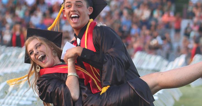 Hanford High graduation | Gallery | hanfordsentinel.com