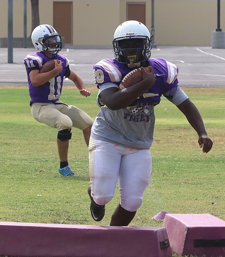 Lemoore football practice | Gallery | hanfordsentinel.com