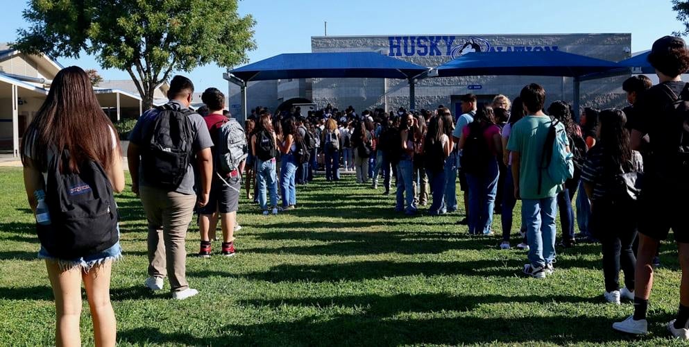 Hanford students go back to school on hot day | Lifestyles ...