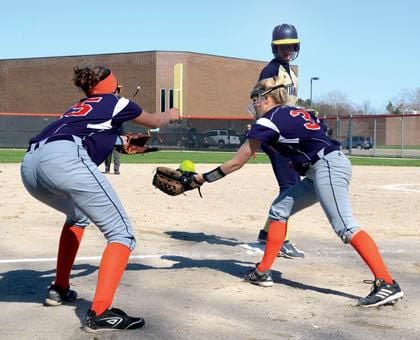 Victories piling up for Bee softball team | Sports | harborcountry-news.com