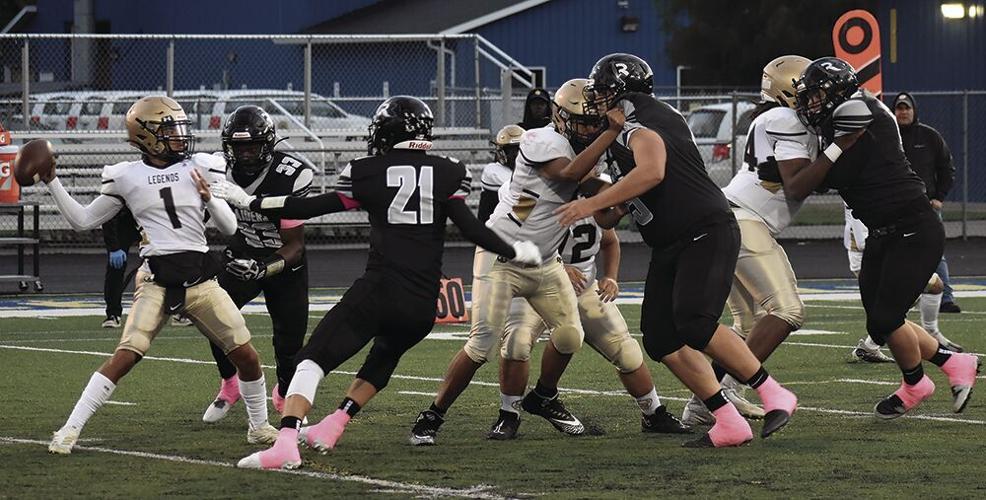 Bees, Raiders win homecoming contests | Sports | harborcountry-news.com