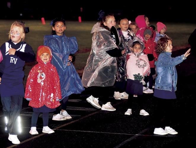 Bees grind out win over Raiders to go 8-0 | Sports | harborcountry-news.com