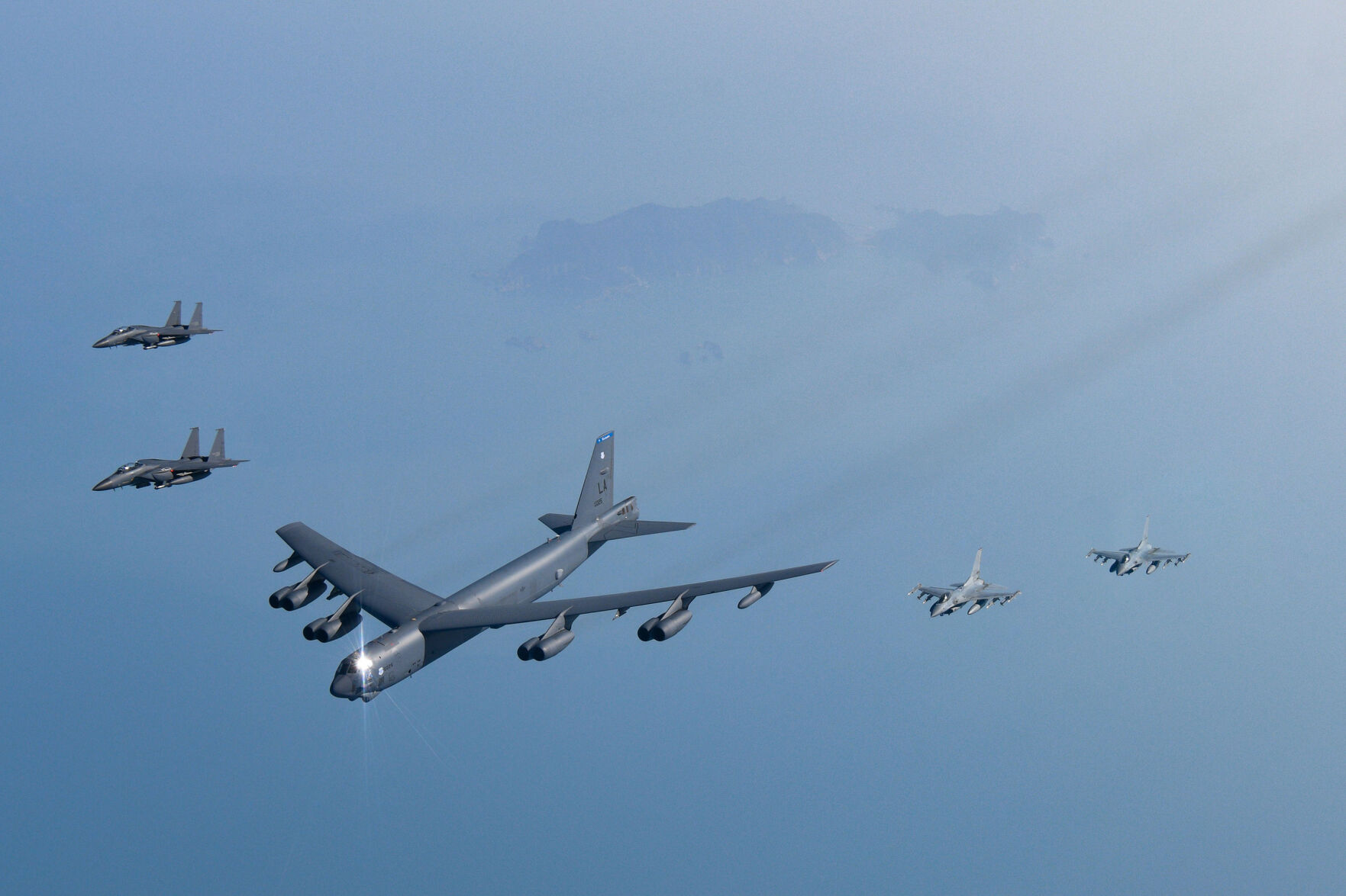 BC-CALIF-B52-BOMBER-CRASH-PROBE:LA The B-52 bomber is an iconic, aging ...