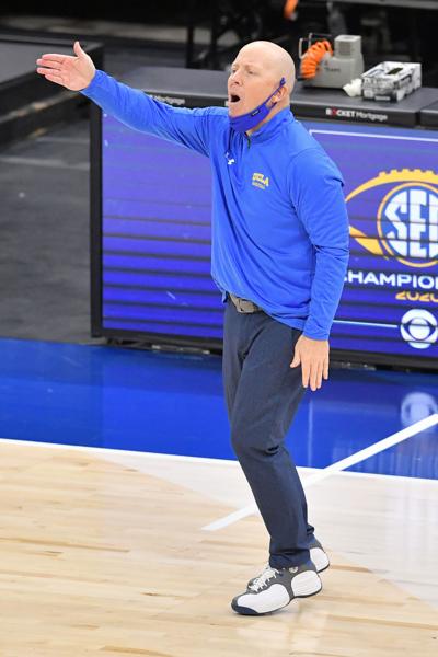 Dylan Andrews shines again as UCLA defeats Oregon to move back to .500 ...