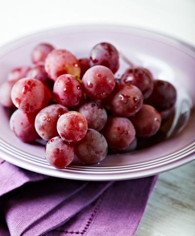 Eating grapes might protect you against sunburn and skin cancer ...