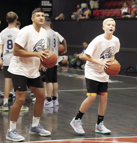Phoenix Suns’ Grayson Allen instructs Havasu youth at basketball camp ...