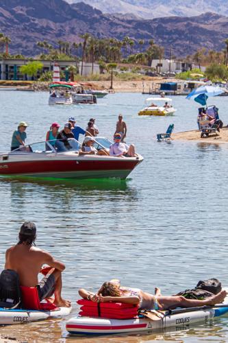 Storming the Beaches: Older crowd arrives on channel in Wednesday lull ...