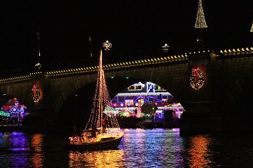 PHOTOS: Boat Parade of Lights draws big holiday crowd | Local News ...