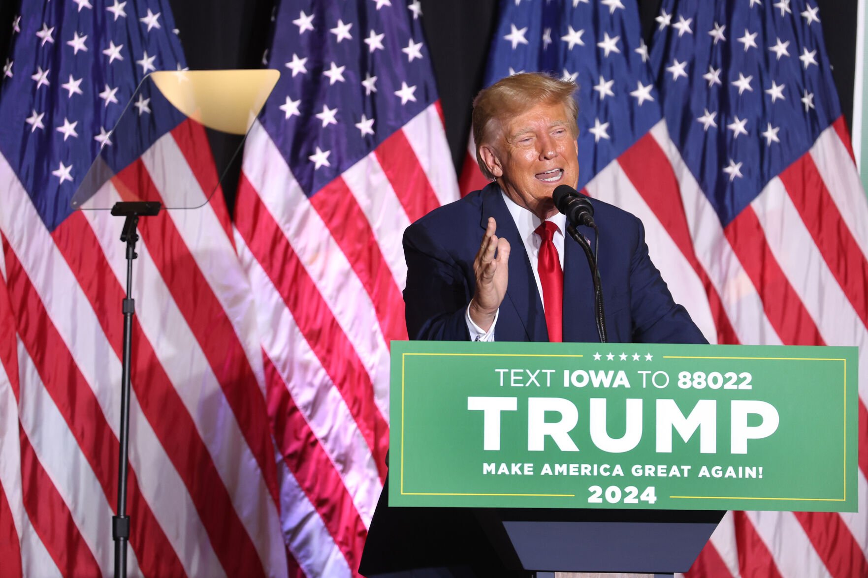Trump signals busy midterm campaign schedule, will target Iowa farmers ...