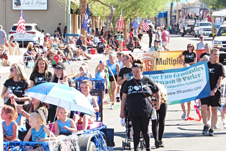 Community celebrates and gathers for traditional London Bridge Days ...
