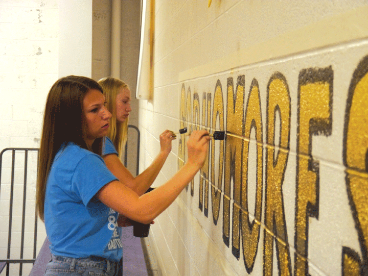 Freshmen serve Lake Havasu City | Local News Stories | havasunews.com