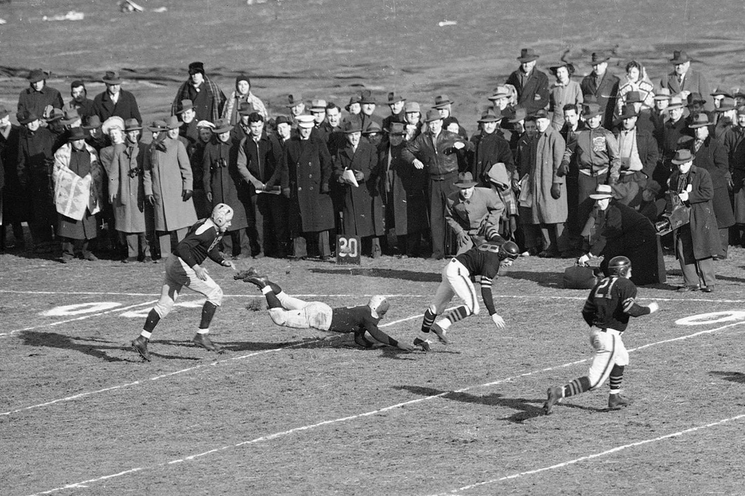 NFL at 100: Packers, Bears and other images from the 1940s