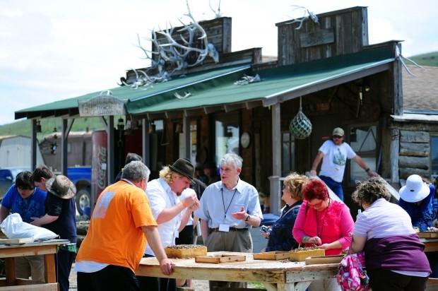 Hauser or Hooser? Pronunciation spurs family debate