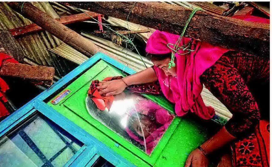 SIX DEAD, HUNDREDS INJURED AS CYCLONE HITS MYANMAR SIX DEAD, HUNDREDS INJURED AS CYCLONE HITS MYANMAR