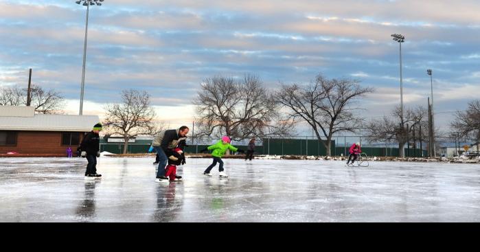 Memorial Park ice rink, warming house opens