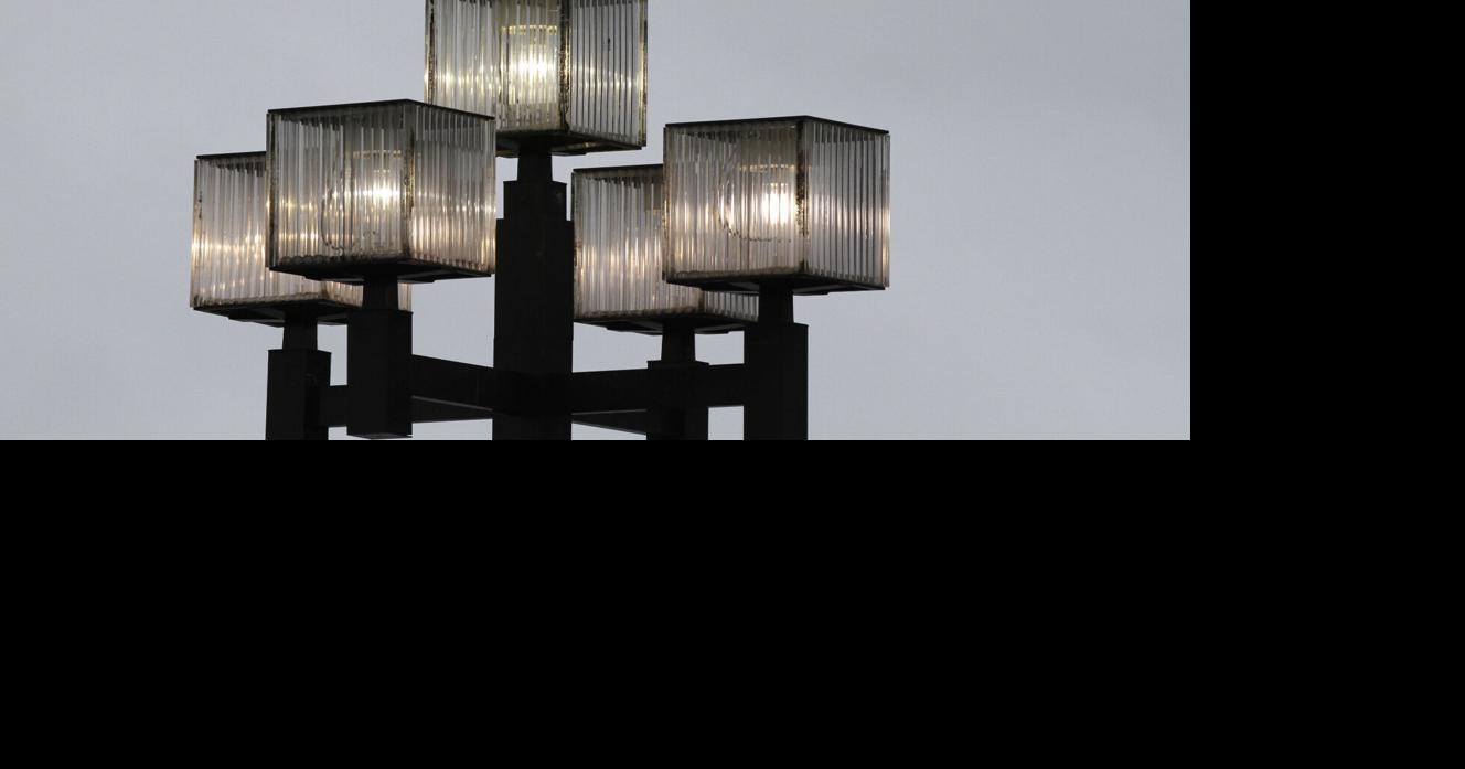 Hpw to help birds avoid collisions with windows