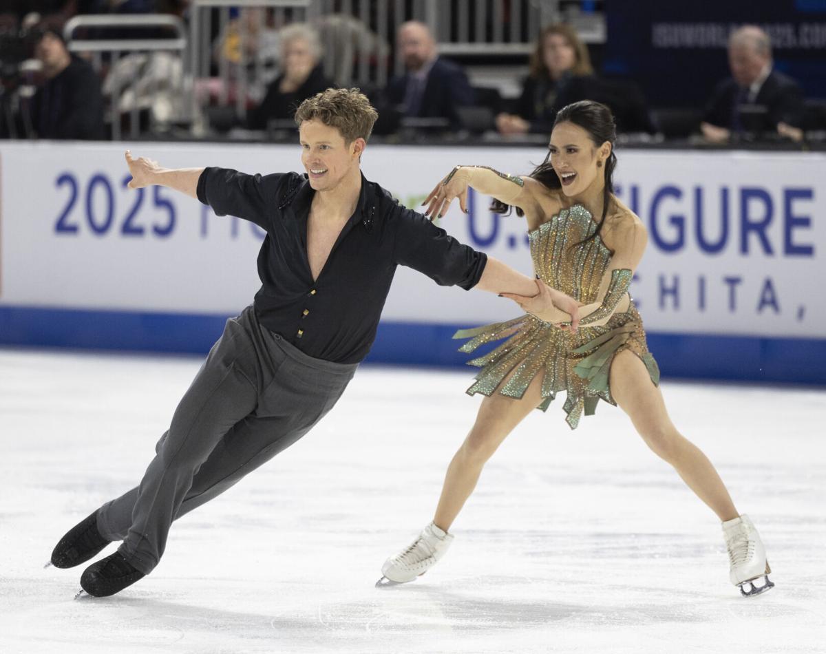 Chock and Bates match U.S. record, win sixth ice dance national title