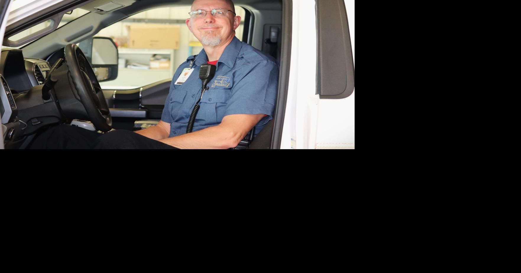 'Calm, focused demeanor': Paramedic Alan Mikes keeps cool under ...