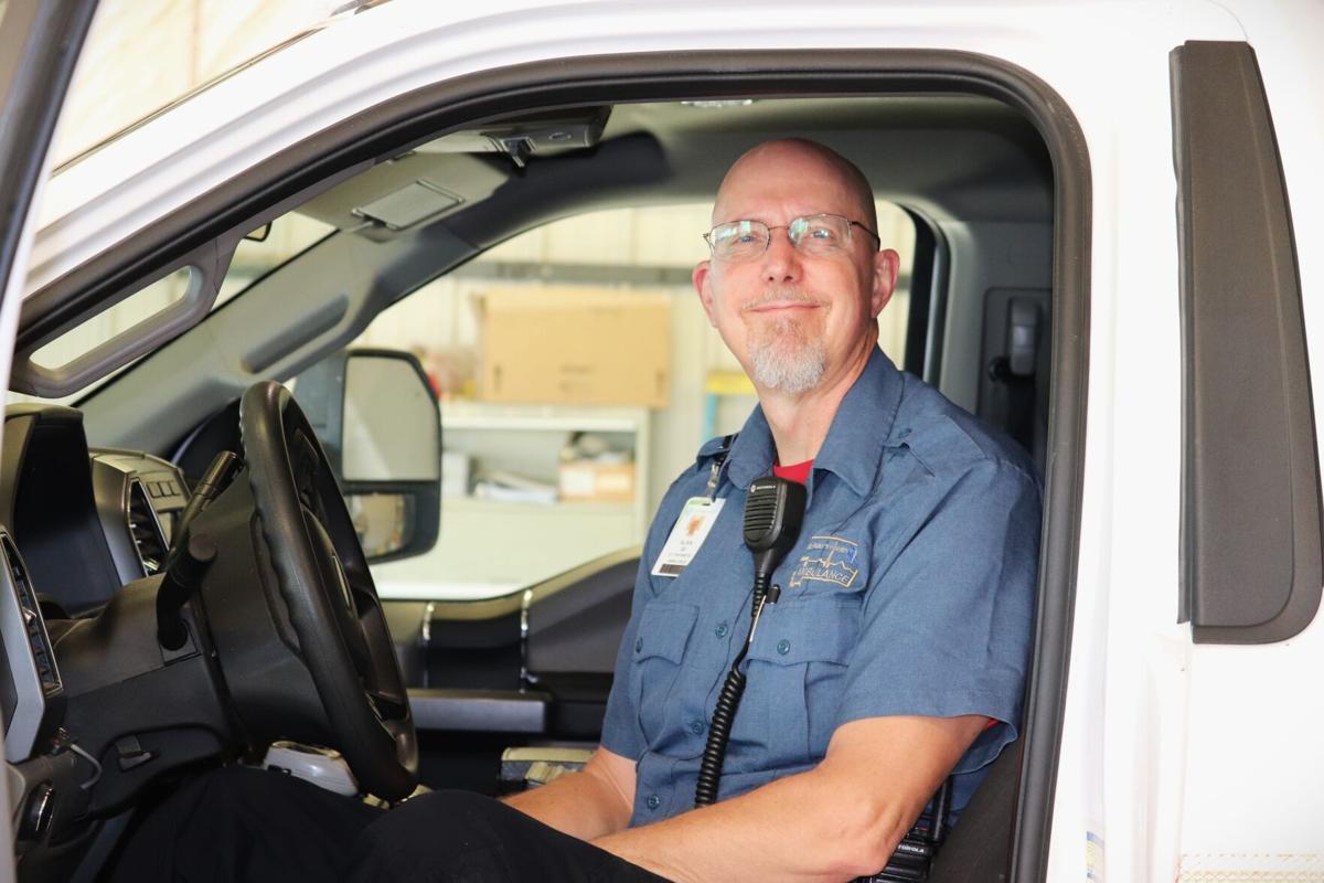'Calm, focused demeanor': Paramedic Alan Mikes keeps cool under ...