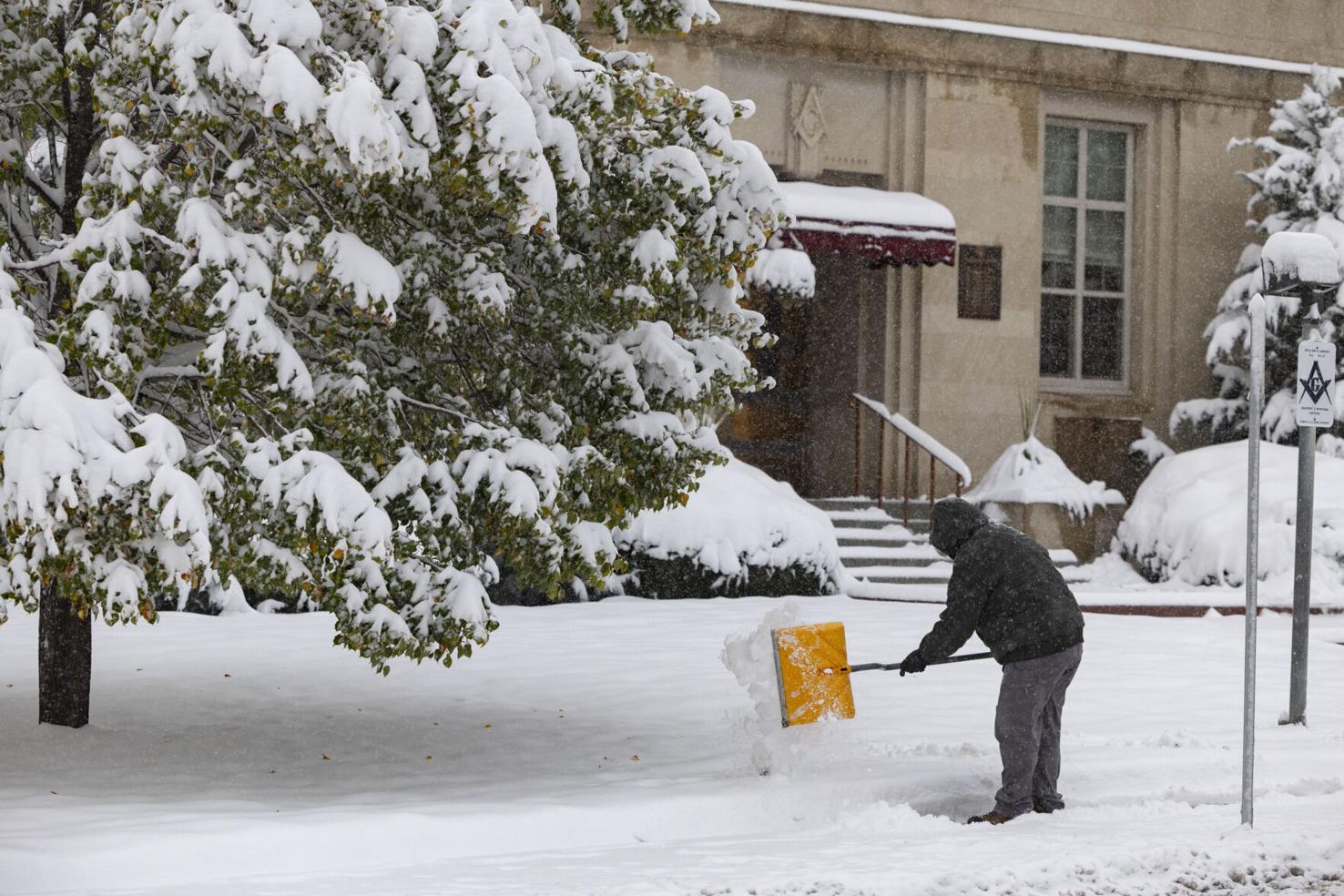 Early-season snow storm damages trees, sets record in Helena